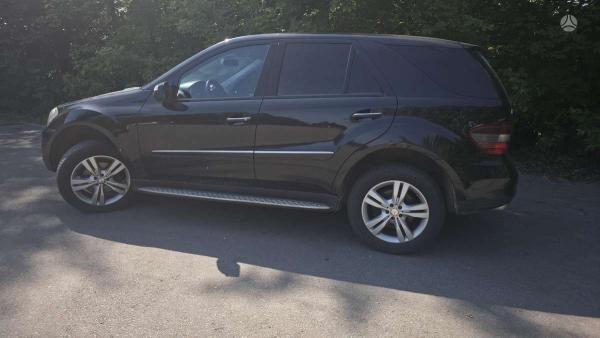 Melns Mercedes-Benz ML 320 2007 Kauņa, ar dzinēja tilpumu 2.99 L un nobraukumu 475 tūkst. km par 3700 €, foto 2 vietnē AUTOMOTO.COM.LV