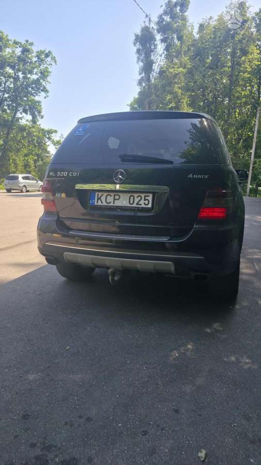 Black Mercedes-Benz ML 320 2007 in Kaunas, with an engine capacity of 2.99 L and mileage of 475 thousand km for 3700 €, photo 4 on AUTOMOTO.COM.LV