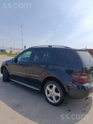 Melns Mercedes-Benz ML 320 2007 Aizkraukle, ar dzinēja tilpumu 3.00 L un nobraukumu 266 tūkst. km par 6333 €, foto 4 vietnē AUTOMOTO.COM.LV