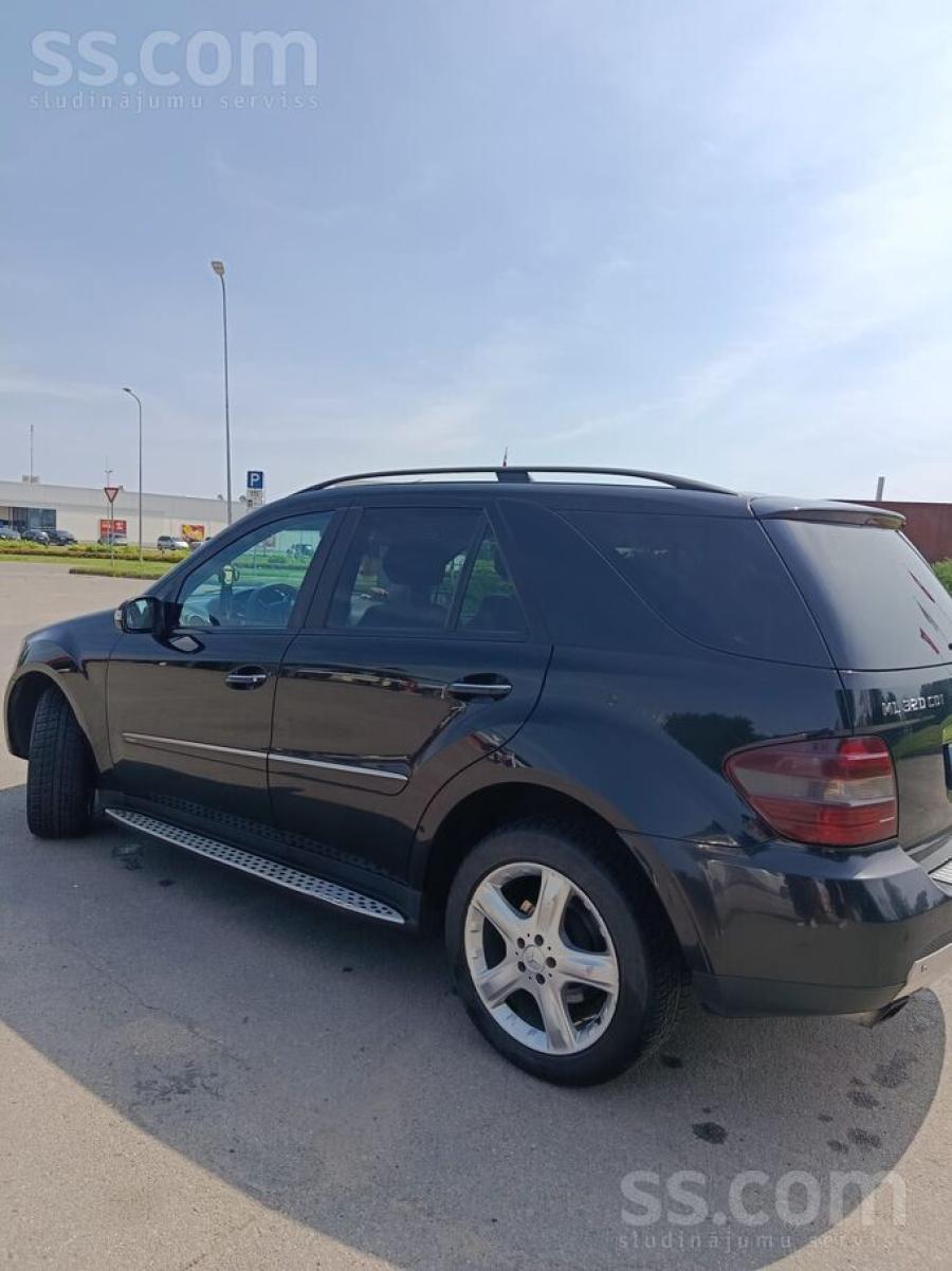 Melns Mercedes-Benz ML 320 2007 Aizkraukle, ar dzinēja tilpumu 3.00 L un nobraukumu 266 tūkst. km par 6333 €, foto 4 vietnē AUTOMOTO.COM.LV
