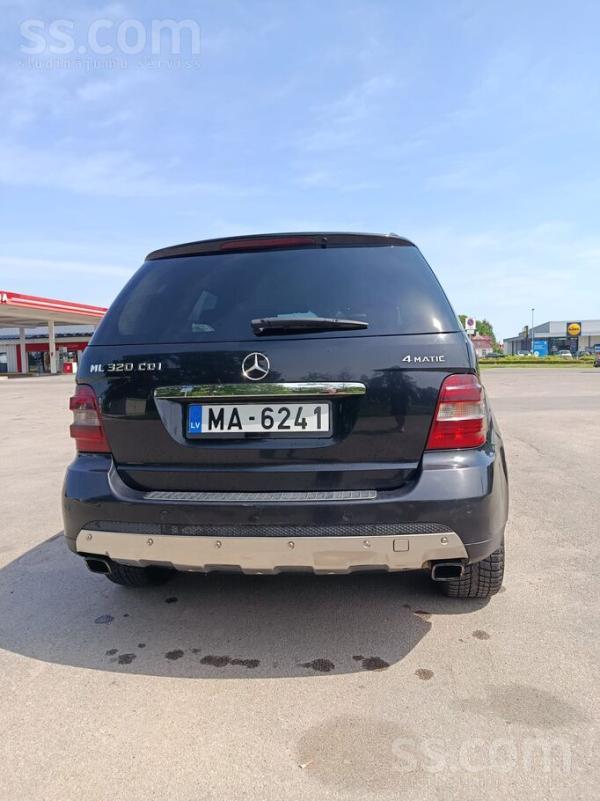 Черный Мерседес МЛ 320 2007 в Айзкраукле, объемом двигателя 3.00 л и пробегом 266 тыс. км за 6333 €, фото 4 на AUTOMOTO.COM.LV