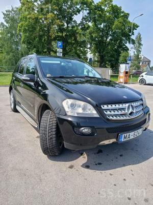 Melns Mercedes-Benz ML 320 2007 Aizkraukle, ar dzinēja tilpumu 3.00 L un nobraukumu 266 tūkst. km par 6333 €, foto 8 vietnē AUTOMOTO.COM.LV