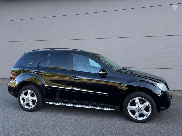 Black Mercedes-Benz ML 320 2007 in Vilnius, with an engine capacity of 2.99 L and mileage of 183 thousand km for 12900 €, photo 2 on AUTOMOTO.COM.LV