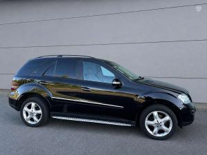 Black Mercedes-Benz ML 320 2007 in Vilnius, with an engine capacity of 2.99 L and mileage of 183 thousand km for 12900 €, photo 3 on AUTOMOTO.COM.LV