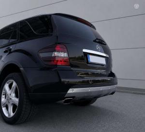 Black Mercedes-Benz ML 320 2007 in Vilnius, with an engine capacity of 2.99 L and mileage of 183 thousand km for 12900 €, photo 4 on AUTOMOTO.COM.LV