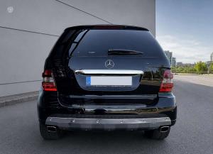 Black Mercedes-Benz ML 320 2007 in Vilnius, with an engine capacity of 2.99 L and mileage of 183 thousand km for 12900 €, photo 5 on AUTOMOTO.COM.LV