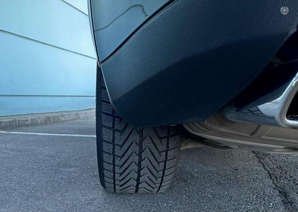 Black Mercedes-Benz ML 320 2007 in Vilnius, with an engine capacity of 2.99 L and mileage of 183 thousand km for 12900 €, photo 6 on AUTOMOTO.COM.LV