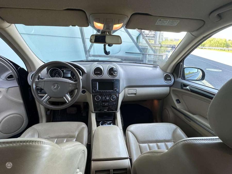 Black Mercedes-Benz ML 320 2007 in Vilnius, with an engine capacity of 2.99 L and mileage of 183 thousand km for 12900 €, photo 8 on AUTOMOTO.COM.LV