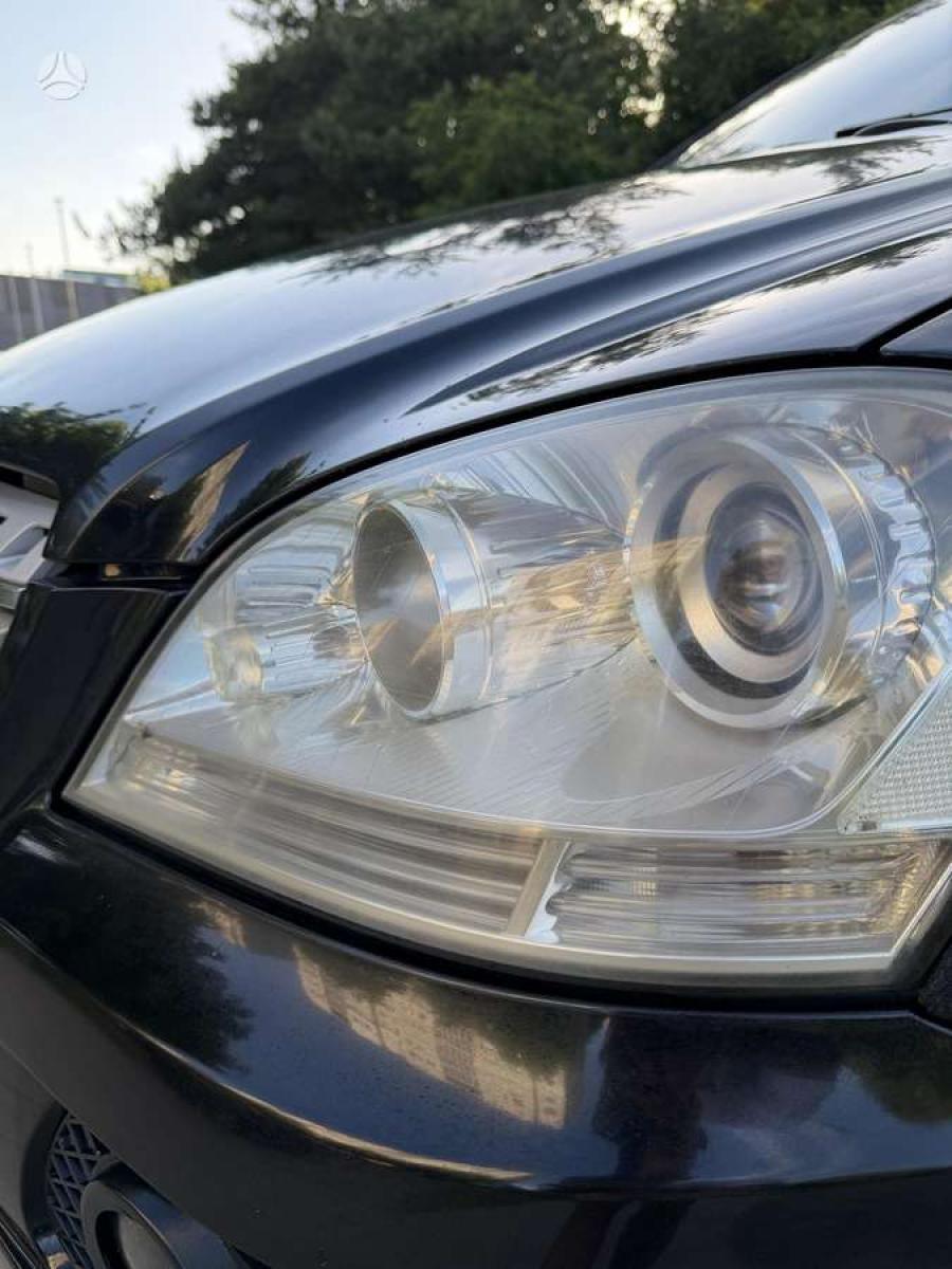 Black Mercedes-Benz ML 320 2007 in Vilnius, with an engine capacity of 2.99 L and mileage of 300 thousand km for 3999 €, photo 3 on AUTOMOTO.COM.LV