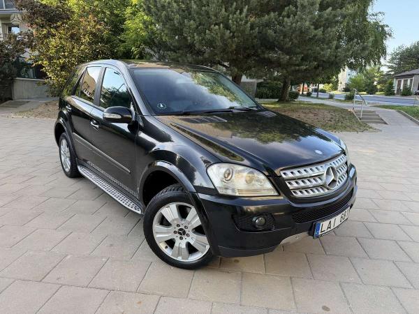Black Mercedes-Benz ML 320 2007 in Vilnius, with an engine capacity of 2.99 L and mileage of 300 thousand km for 3999 €, photo 4 on AUTOMOTO.COM.LV