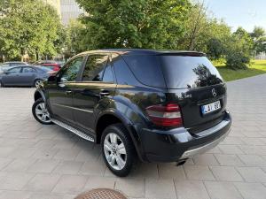 Black Mercedes-Benz ML 320 2007 in Vilnius, with an engine capacity of 2.99 L and mileage of 300 thousand km for 3999 €, photo 7 on AUTOMOTO.COM.LV