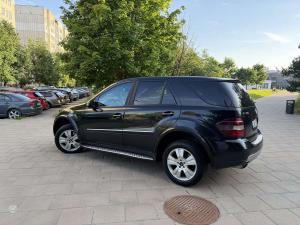 Black Mercedes-Benz ML 320 2007 in Vilnius, with an engine capacity of 2.99 L and mileage of 300 thousand km for 3999 €, photo 8 on AUTOMOTO.COM.LV