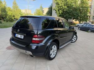 Black Mercedes-Benz ML 320 2007 in Vilnius, with an engine capacity of 2.99 L and mileage of 300 thousand km for 3999 €, photo 9 on AUTOMOTO.COM.LV
