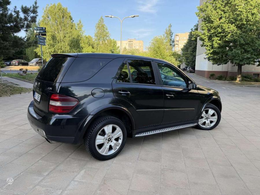 Black Mercedes-Benz ML 320 2007 in Vilnius, with an engine capacity of 2.99 L and mileage of 300 thousand km for 3999 €, photo 10 on AUTOMOTO.COM.LV