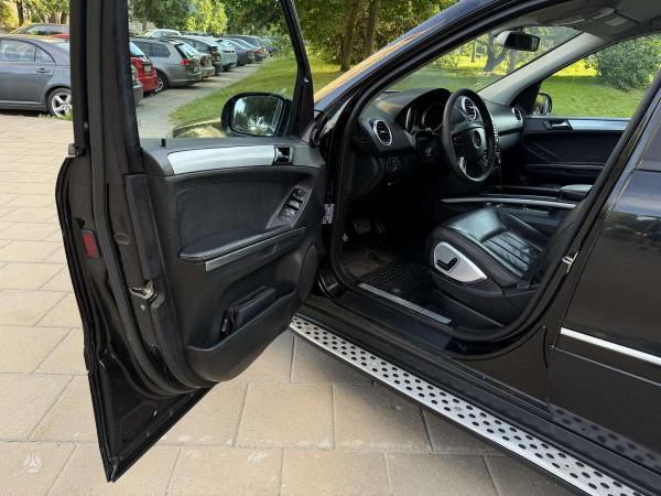 Black Mercedes-Benz ML 320 2007 in Vilnius, with an engine capacity of 2.99 L and mileage of 300 thousand km for 3999 €, photo 10 on AUTOMOTO.COM.LV