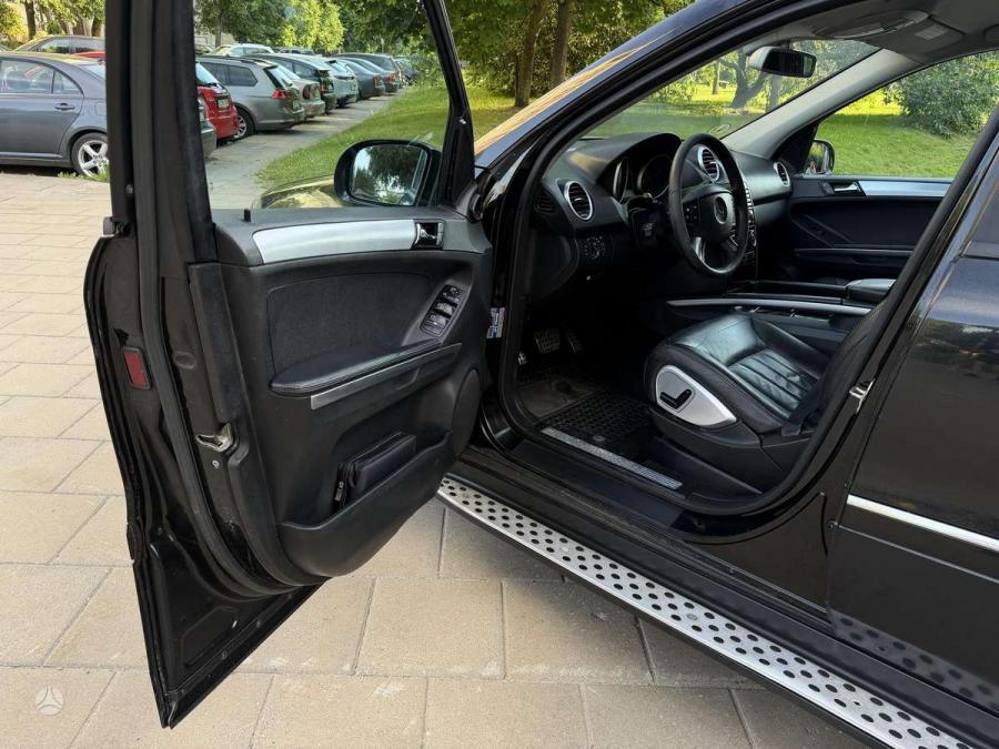 Black Mercedes-Benz ML 320 2007 in Vilnius, with an engine capacity of 2.99 L and mileage of 300 thousand km for 3999 €, photo 11 on AUTOMOTO.COM.LV