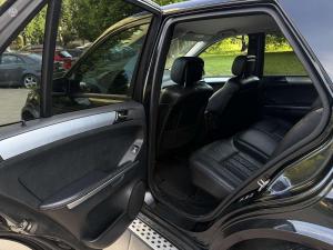 Black Mercedes-Benz ML 320 2007 in Vilnius, with an engine capacity of 2.99 L and mileage of 300 thousand km for 3999 €, photo 14 on AUTOMOTO.COM.LV