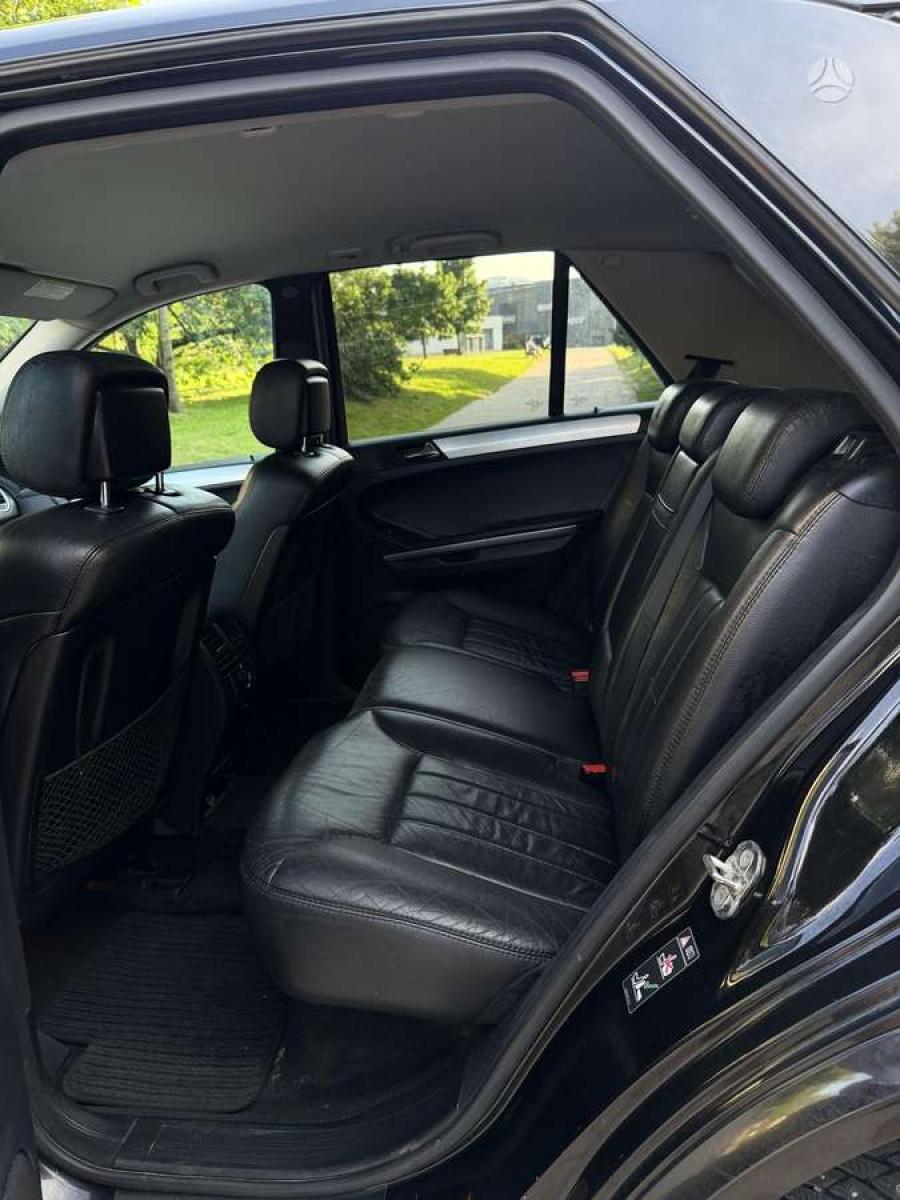 Black Mercedes-Benz ML 320 2007 in Vilnius, with an engine capacity of 2.99 L and mileage of 300 thousand km for 3999 €, photo 15 on AUTOMOTO.COM.LV