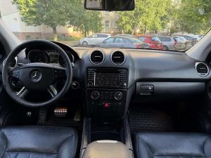 Black Mercedes-Benz ML 320 2007 in Vilnius, with an engine capacity of 2.99 L and mileage of 300 thousand km for 3999 €, photo 16 on AUTOMOTO.COM.LV