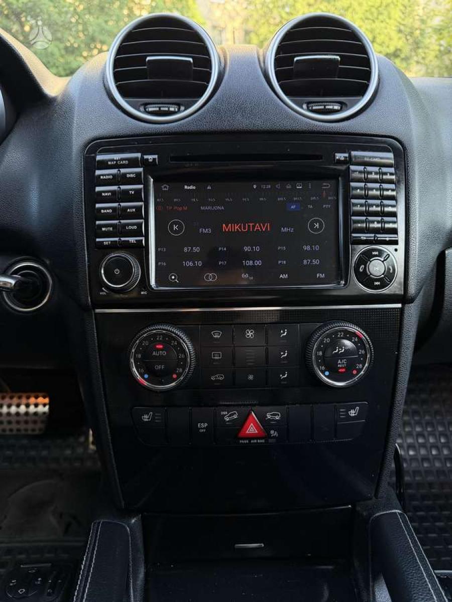 Black Mercedes-Benz ML 320 2007 in Vilnius, with an engine capacity of 2.99 L and mileage of 300 thousand km for 3999 €, photo 17 on AUTOMOTO.COM.LV
