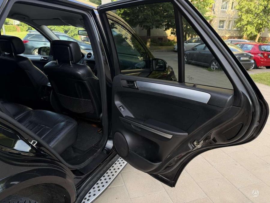 Black Mercedes-Benz ML 320 2007 in Vilnius, with an engine capacity of 2.99 L and mileage of 300 thousand km for 3999 €, photo 19 on AUTOMOTO.COM.LV