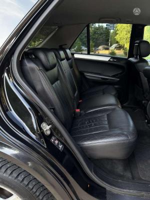 Black Mercedes-Benz ML 320 2007 in Vilnius, with an engine capacity of 2.99 L and mileage of 300 thousand km for 3999 €, photo 20 on AUTOMOTO.COM.LV