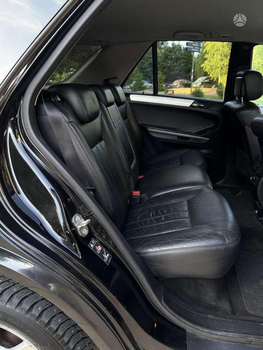Black Mercedes-Benz ML 320 2007 in Vilnius, with an engine capacity of 2.99 L and mileage of 300 thousand km for 3999 €, photo 20 on AUTOMOTO.COM.LV