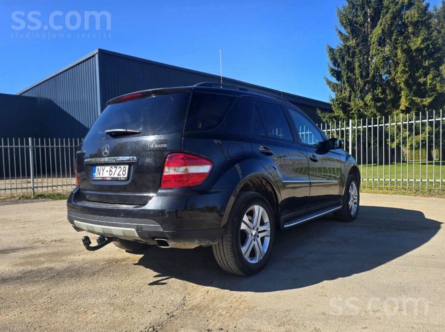Black Mercedes-Benz ML 320 2007 in Jelgava, with an engine capacity of 3.00 L and mileage of 321 thousand km for 4400 €, photo 5 on AUTOMOTO.COM.LV