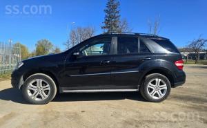 Black Mercedes-Benz ML 320 2007 in Jelgava, with an engine capacity of 3.00 L and mileage of 321 thousand km for 4400 €, photo 6 on AUTOMOTO.COM.LV