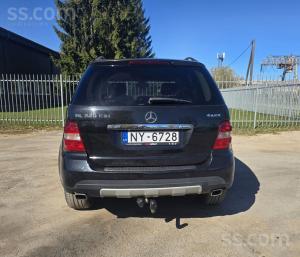 Black Mercedes-Benz ML 320 2007 in Jelgava, with an engine capacity of 3.00 L and mileage of 321 thousand km for 4400 €, photo 8 on AUTOMOTO.COM.LV
