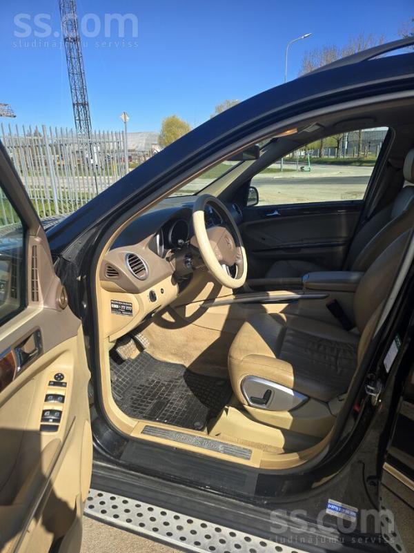 Black Mercedes-Benz ML 320 2007 in Jelgava, with an engine capacity of 3.00 L and mileage of 321 thousand km for 4400 €, photo 9 on AUTOMOTO.COM.LV