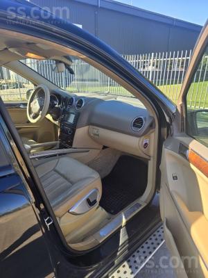Black Mercedes-Benz ML 320 2007 in Jelgava, with an engine capacity of 3.00 L and mileage of 321 thousand km for 4400 €, photo 11 on AUTOMOTO.COM.LV