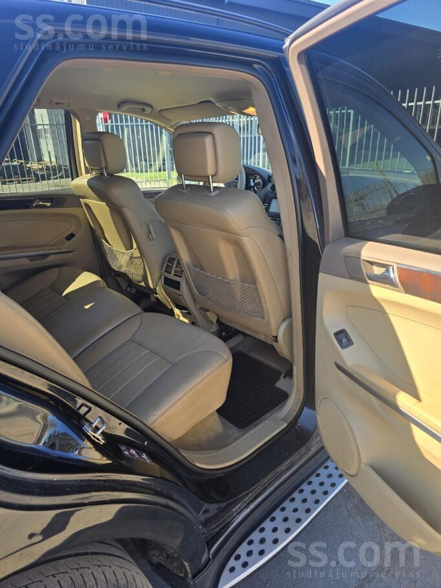 Black Mercedes-Benz ML 320 2007 in Jelgava, with an engine capacity of 3.00 L and mileage of 321 thousand km for 4400 €, photo 13 on AUTOMOTO.COM.LV