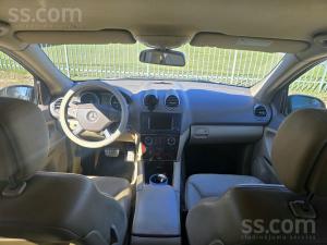 Black Mercedes-Benz ML 320 2007 in Jelgava, with an engine capacity of 3.00 L and mileage of 321 thousand km for 4400 €, photo 14 on AUTOMOTO.COM.LV