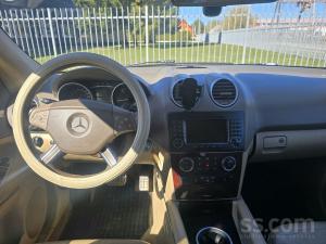 Black Mercedes-Benz ML 320 2007 in Jelgava, with an engine capacity of 3.00 L and mileage of 321 thousand km for 4400 €, photo 15 on AUTOMOTO.COM.LV