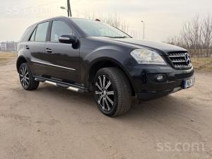 Melns Mercedes-Benz ML 320 2007 Jelgava, ar dzinēja tilpumu 3.00 L un nobraukumu 328 tūkst. km par 2000 €, foto 4 vietnē AUTOMOTO.COM.LV