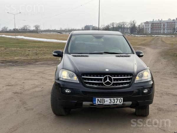 Melns Mercedes-Benz ML 320 2007 Jelgava, ar dzinēja tilpumu 3.00 L un nobraukumu 328 tūkst. km par 2000 €, foto 4 vietnē AUTOMOTO.COM.LV