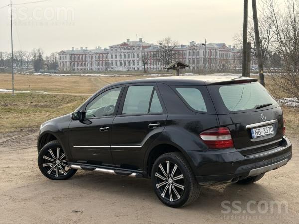 Melns Mercedes-Benz ML 320 2007 Jelgava, ar dzinēja tilpumu 3.00 L un nobraukumu 328 tūkst. km par 2000 €, foto 6 vietnē AUTOMOTO.COM.LV