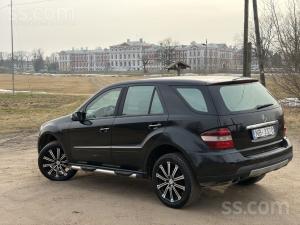 Melns Mercedes-Benz ML 320 2007 Jelgava, ar dzinēja tilpumu 3.00 L un nobraukumu 328 tūkst. km par 2000 €, foto 7 vietnē AUTOMOTO.COM.LV