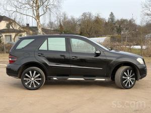 Melns Mercedes-Benz ML 320 2007 Jelgava, ar dzinēja tilpumu 3.00 L un nobraukumu 328 tūkst. km par 2000 €, foto 9 vietnē AUTOMOTO.COM.LV