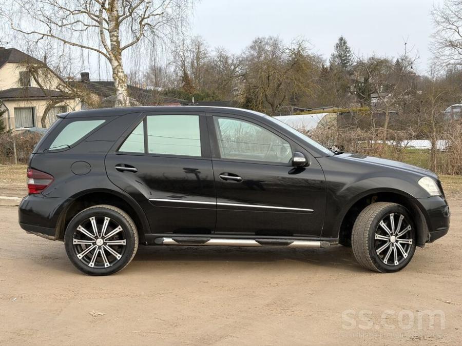 Melns Mercedes-Benz ML 320 2007 Jelgava, ar dzinēja tilpumu 3.00 L un nobraukumu 328 tūkst. km par 2000 €, foto 9 vietnē AUTOMOTO.COM.LV