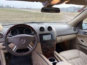 Melns Mercedes-Benz ML 320 2007 Jelgava, ar dzinēja tilpumu 3.00 L un nobraukumu 328 tūkst. km par 2000 €, foto 10 vietnē AUTOMOTO.COM.LV