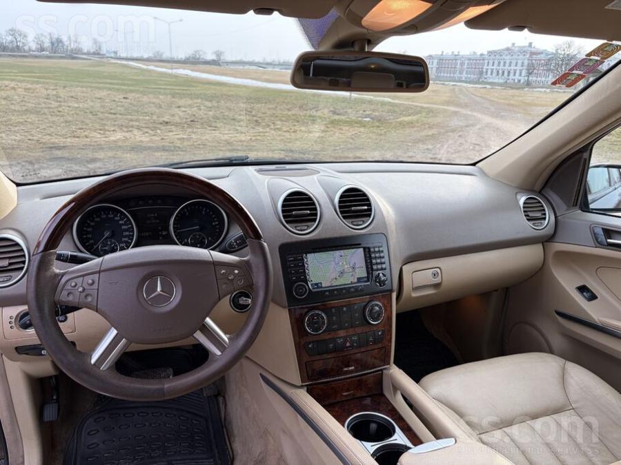 Melns Mercedes-Benz ML 320 2007 Jelgava, ar dzinēja tilpumu 3.00 L un nobraukumu 328 tūkst. km par 2000 €, foto 10 vietnē AUTOMOTO.COM.LV