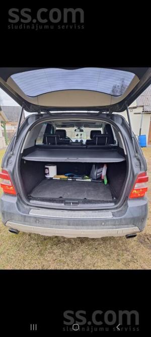 Melns Mercedes-Benz ML 320 2007 Rīga, ar dzinēja tilpumu 3.00 L un nobraukumu 337 tūkst. km par 4200 €, foto 3 vietnē AUTOMOTO.COM.LV