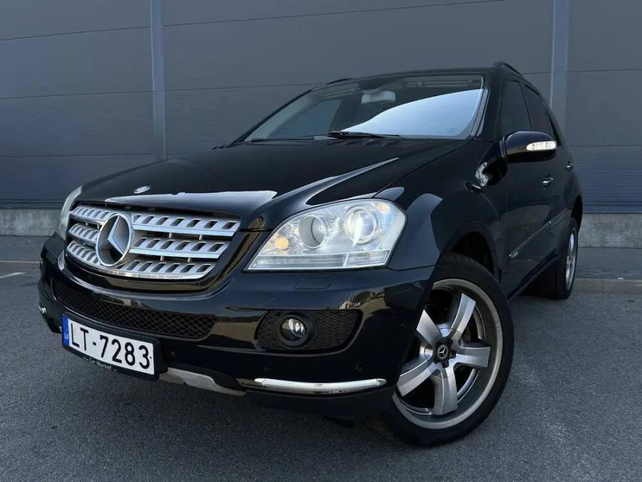 Black Mercedes-Benz ML 320 2007 in Riga, with an engine capacity of 3.00 L and mileage of 324 thousand km for 4900 €, photo 1 on AUTOMOTO.COM.LV