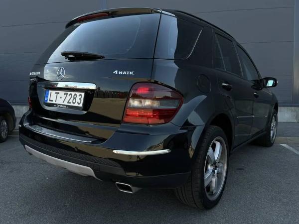 Black Mercedes-Benz ML 320 2007 in Riga, with an engine capacity of 3.00 L and mileage of 324 thousand km for 4900 €, photo 4 on AUTOMOTO.COM.LV