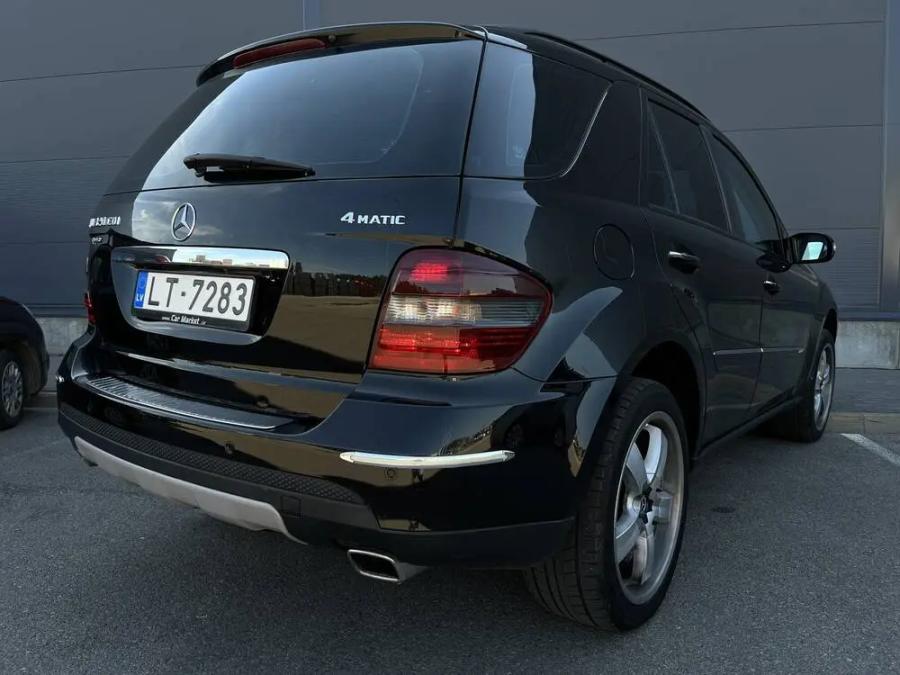 Black Mercedes-Benz ML 320 2007 in Riga, with an engine capacity of 3.00 L and mileage of 324 thousand km for 4900 €, photo 5 on AUTOMOTO.COM.LV