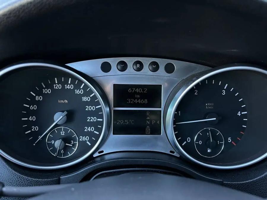 Black Mercedes-Benz ML 320 2007 in Riga, with an engine capacity of 3.00 L and mileage of 324 thousand km for 4900 €, photo 15 on AUTOMOTO.COM.LV
