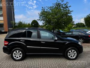 Black Mercedes-Benz ML 320 2007 in Riga, with an engine capacity of 3.00 L and mileage of 339 thousand km for 3990 €, photo 3 on AUTOMOTO.COM.LV