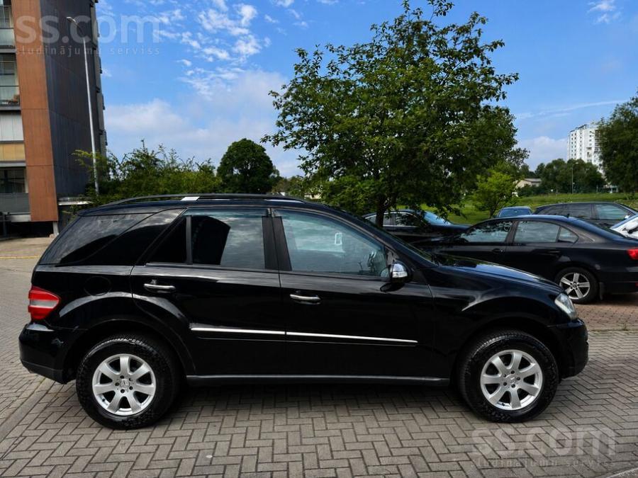 Black Mercedes-Benz ML 320 2007 in Riga, with an engine capacity of 3.00 L and mileage of 339 thousand km for 3990 €, photo 3 on AUTOMOTO.COM.LV